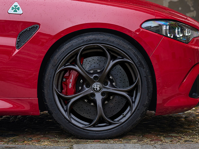 Alfa Romeo Giulia Quadrifoglio | Features | Alfa Romeo